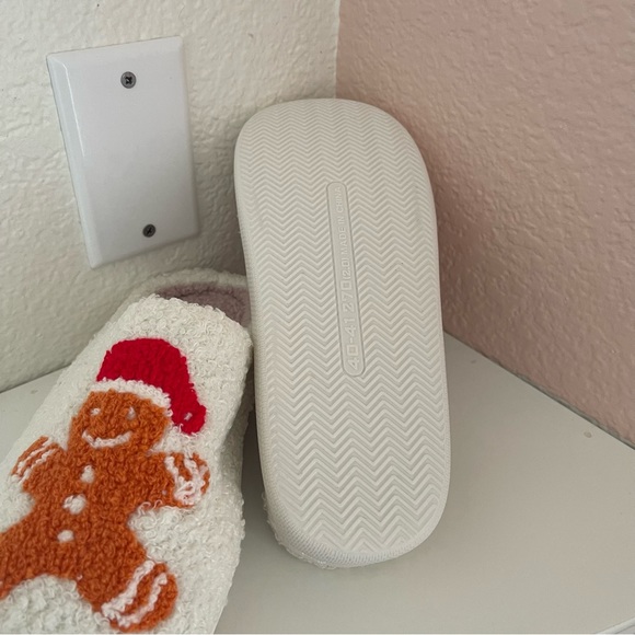 Shoes | Nwt Christmas Gingerbread Man Fuzzy Slipperswarm Cozy Soft ...